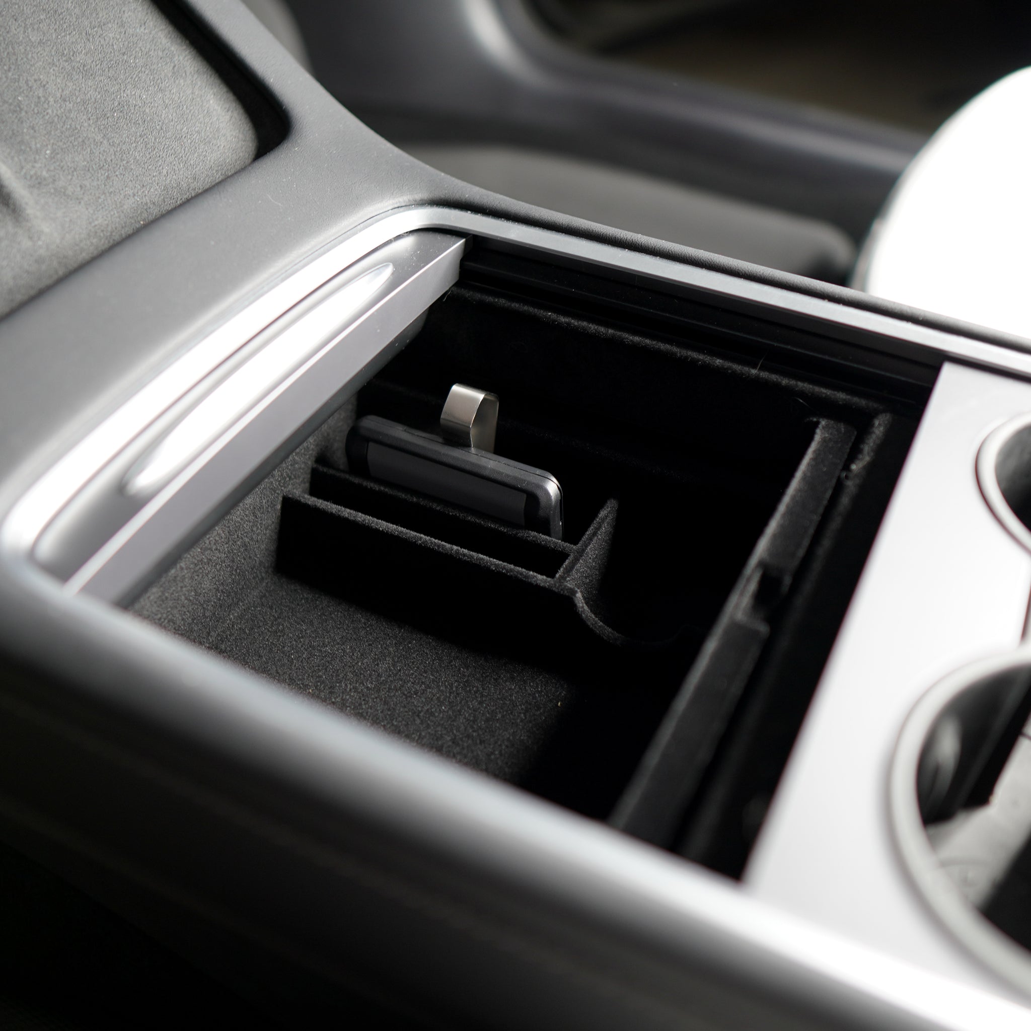 Sliding Center Organizer for Legacy Model 3 & Y – Tesstuff